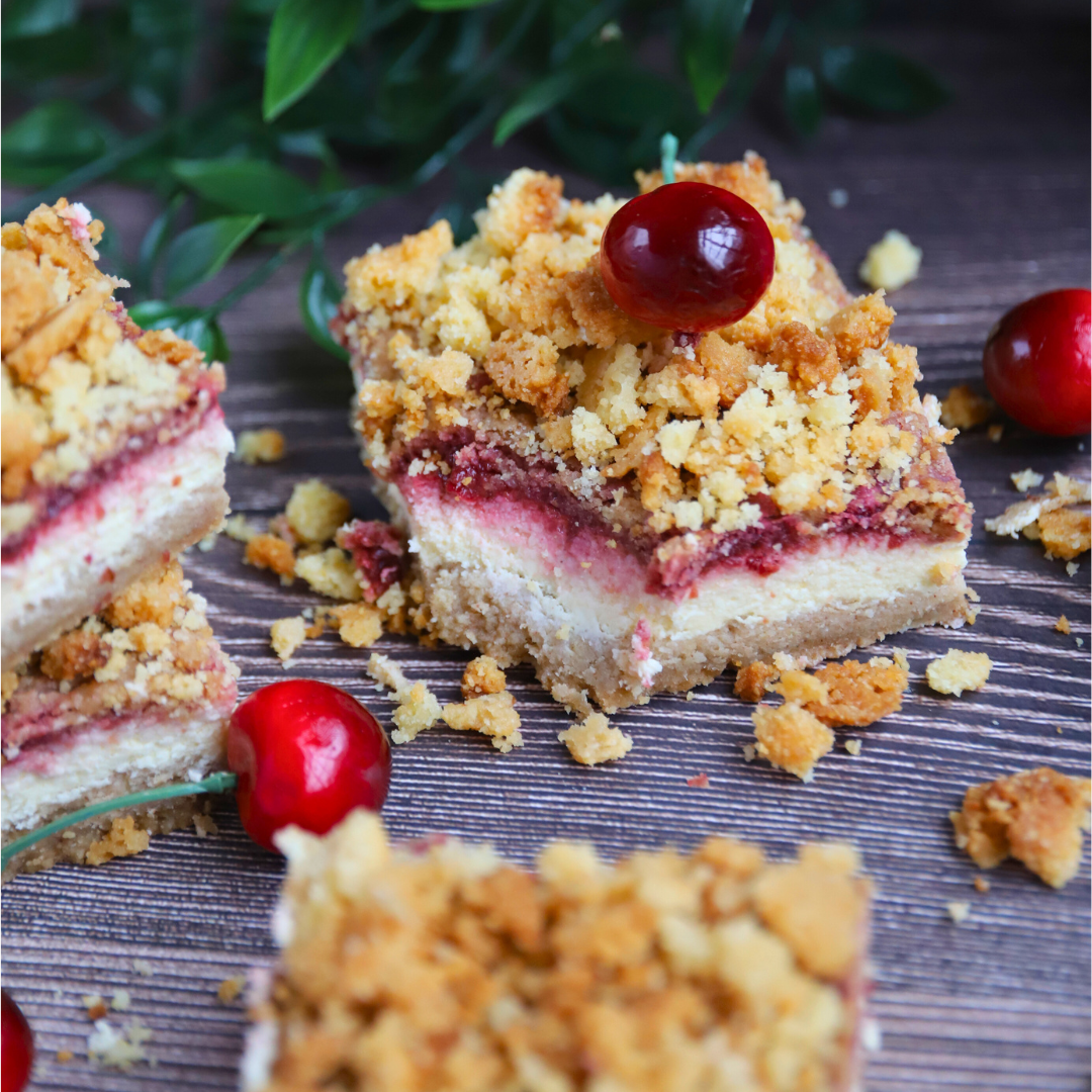 Low-Carb & Keto Kirschstreusel-Cheesecake | Simply Keto