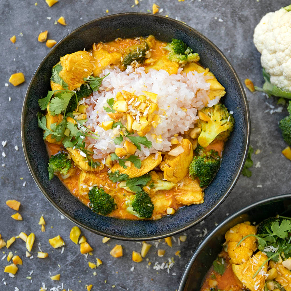 Low-Carb Chicken-Curry mit Reis | Simply Keto